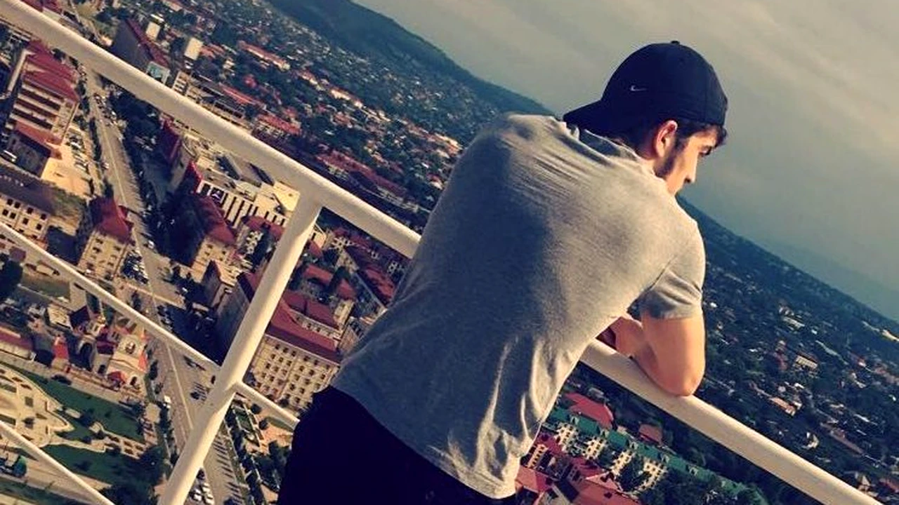 S-a luat la trântă cu Drogba apoi a zburdat pe coclauri la Comuna Recea ...