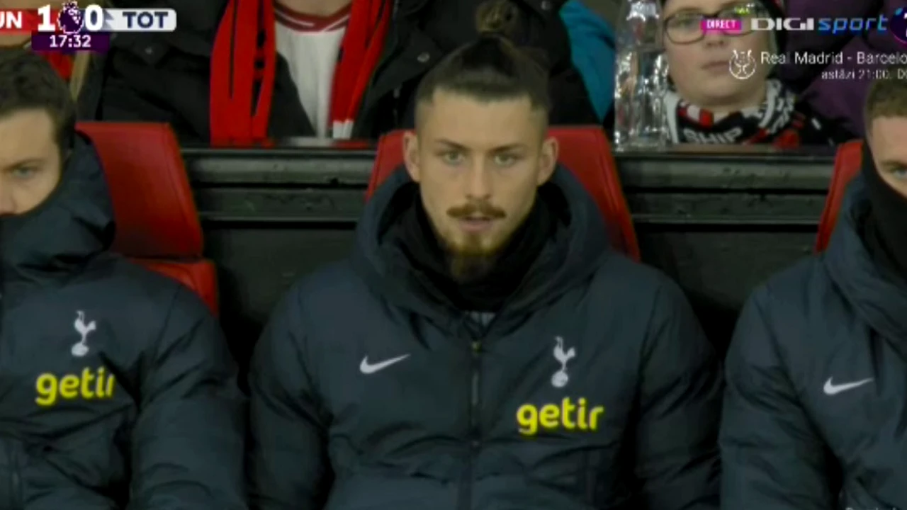 Cum a fost surprins Radu Drăgușin în timpul meciului Manchester United ...