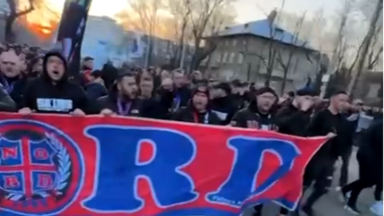 Playsport - Ultrașii FCSB-ului au plecat în corteo spre Arena Națională! Imagini de ultimă oră ...